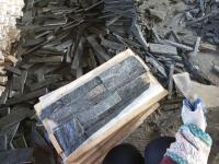China Black Quartzite Ledgestone Thin Stone Veneer 180x350mm Natural Split Wall Panel for sale