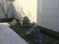China Natural Black Marble Boulders 30-60cm Landscape Garden Decorative Stone for Outdoor Decor for sale