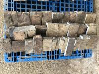China Iron Rust Sandstone Wall Tiles Natural Retaining Wall Stone 10-30cm Length 2-3.5cm Thickness for sale