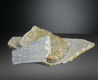 China Yellow Quartzite Random Flagstone 30-50cm Natural Paving Stone for Patio Flooring for sale