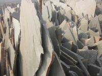 China Grey Slate Random Flagstone 30-50cm Natural Split Edge Patio Flooring Stone for sale