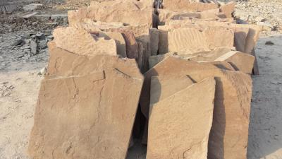China Pink Sandstone Random Flagstone 2-3.5cm Natural Split Edge Patio Flooring Stone for sale