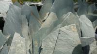 China Green Slate Random Flagstone Natural Irregular Stone 30-50cm for Walkway Driveway Patio Flooring for sale