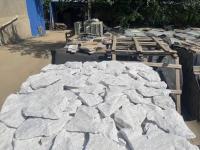 China White Marble Random Flagstone Wall Cladding Natural Split Finish 2.5-3cm Thickness for Interior Exterior for sale