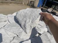 China White Marble Random Flagstone Wall Cladding Natural Split Finish 2.5-3cm Thickness for Interior Exterior for sale