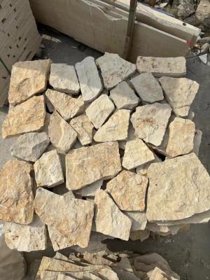 China Beige Limestone Random Flagstone Natural Split Wall Cladding 200m2 MOQ for Outdoor Indoor for sale