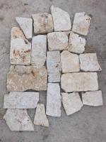 China Beige Limestone Random Flagstone Natural Split Wall Cladding 200m2 MOQ for Outdoor Indoor for sale