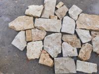 China Beige Limestone Random Flagstone Natural Split Wall Cladding 200m2 MOQ for Outdoor Indoor for sale