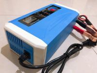 China Intelligent 12V 24V 10A Lead Acid Battery Charger with ABS Shell 110V 220V for sale