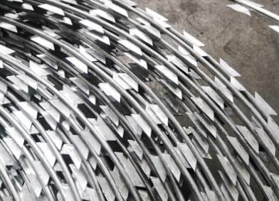 China High Security BTO10 Razor Barbed Wire Stainless Steel Core And Galvanize Coated for sale