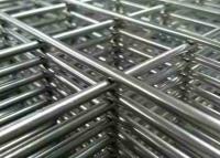 China Panels Or Rolls Length 0.5-30m Ss Welded Wire Mesh T304 Remain Intact And Rigid for sale