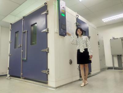 China LIYI Touch Screen Walk In Climatic Chamber 250×220×200cm with -70℃ to 150℃ Temperature Range for sale