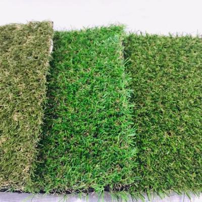 China Removable Recycled Artificial Grass Carpet Green Color Easy Installation Cesped for sale