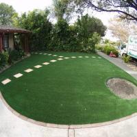 China Green Outdoor Synthetic Grass 20mm 25mm 30mm Artificial Natural Looking for sale