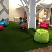 China Protective Indoor Grass Mating Flooring With Sunshine Raining Resistance for sale