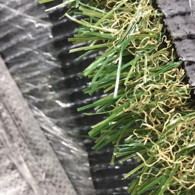 China 20mm - 4mm Green Roof Grass / Artificial Backyard Putting Green 8800 Dtex for sale