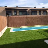 China Ground Cover Turf For House Roof Top Amazing Anti Aging PE PP Material for sale