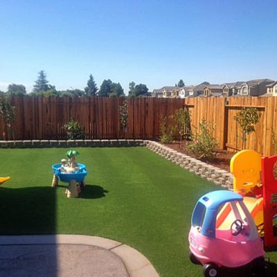 China Durable Natural Feeling Pet Friendly Fake Lawn Children Playing House Decoration for sale