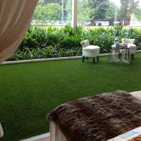 China Soft PE PP Outdoor Fake Grass For Yard Free Sample Customized Acceptale for sale