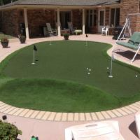 China 15mm Artificial Grass Putting Green Suitable For House Hotel Place CE SGS Certified for sale