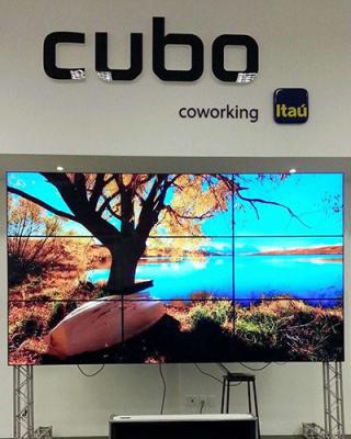 China 55 Inch 1.8mm Bezel 650cd/m2 1920x1080 Lcd Wall Panel for sale