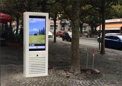 China 65 Inch 2500nits Outdoor Floor Standing Waterproof Digital Signage Media Player for sale