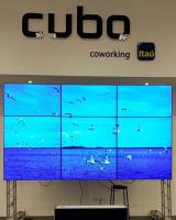 China Original LG 43 Inch HD 500 Nits LCD Video Wall With Hydraulic Support for sale