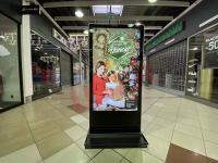 China Factory Direct Sales 2500 Nits 65 Inch Outdoor Floor Standing Digital Signage For Bus Station for sale