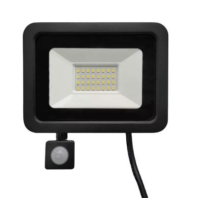 China Smart Control Microwave Sensor Photo Cell Commercial LED Outdoor Lighting 150lm/W IP65 for sale