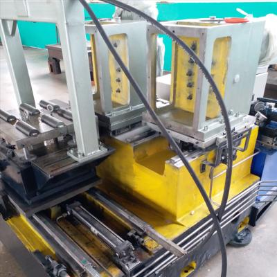 China Fully Protected CNC Drilling and Tapping Machine for Cast Iron Valve Flanges - YCZG200HT & YCZG300HT Models with 230-400mm Center Distance for sale