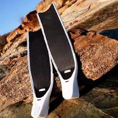 China Portable Flexible Carbon Fiber Freediving Fins Lightweight Long Fins For Freediving for sale