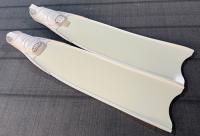 China Adjustable Pure White Freediving Carbon Fiber Fins For Spearfishing Hunting for sale