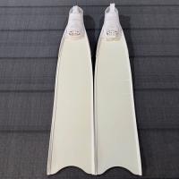 China Adjustable Pure White Freediving Carbon Fiber Fins For Spearfishing Hunting for sale
