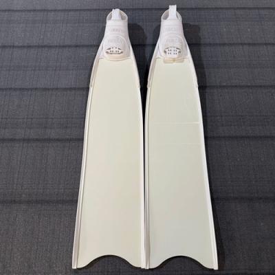 China Adjustable Pure White Freediving Carbon Fiber Fins For Spearfishing Hunting for sale