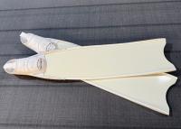 China Adjustable Pure White Freediving Carbon Fiber Fins For Spearfishing Hunting for sale