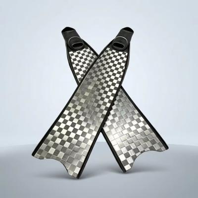 China Premium T700 Carbon Fiber Freediving Fins with 930MM Length and 20-Degree Blade Curvature for Optimal Performance for sale