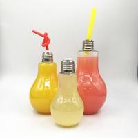 China Leak Proof Plastic Milk Tea Bottles with Screw On Lid 500ml Capacity Square Round Shape 0.5kg Weight Handle for sale