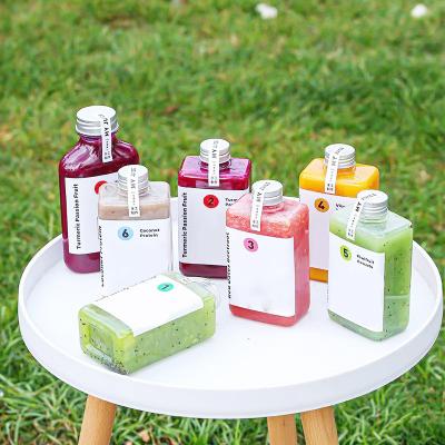 China Premium Insulated Plastic Milk Tea Bottles with Screw On Lids for Cold Drinks (500ml) for sale