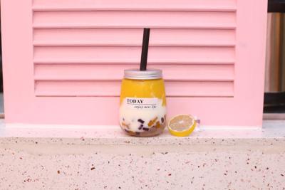 China Leak Proof Colorful Plastic Handle Milk Tea Juice Bottles for sale