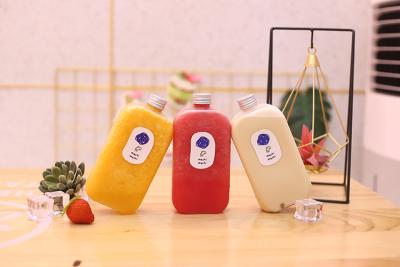 China Customizable Plastic 120ml Milk Tea Bottles With Screw On Lids for sale