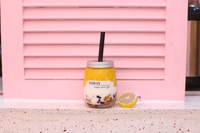 China Modern Milk Tea Bottles Clear Screw-on Lid Durable Reusable Plastic Containers Ideal for Beverage Packaging and Storage for sale