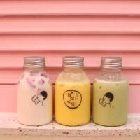 China Modern Bubble Tea Jugs Featuring Leak Proof Construction Ideal for Safe Transport and Serving of Popular Drinks for sale
