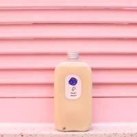 China Handle Milk Tea Bottles Featuring Insulation and Screw on Lid Durable Containers Suitable for Beverage Packaging for sale