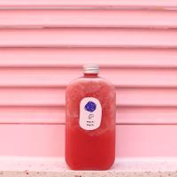 China Handle Milk Tea Bottles Featuring Insulation and Screw on Lid Durable Containers Suitable for Beverage Packaging for sale