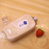 China Handle Milk Tea Bottles Featuring Insulation and Screw on Lid Durable Containers Suitable for Beverage Packaging for sale