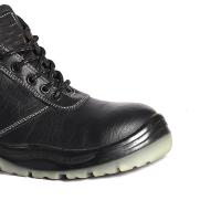 China Anti Slip Work Safety Shoes Durable Black Safety Boots Oil Proof Double Density PU Injection Outsole for sale