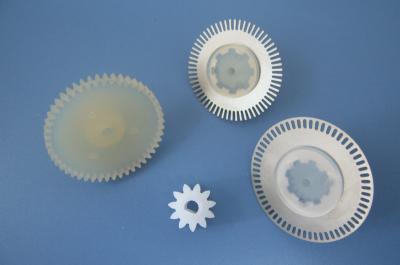 China Non Standard Plastic Molded Gears Cylindrical Shape 20 Degree Pressure Angle for sale