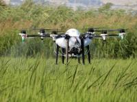 China 30min Duration Satisfaction M6e Waterproof Agricultural Drone 10L Agri Uav Sprayer for sale