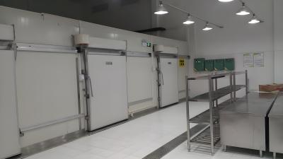 China Customized PUR / PIR Cold Room Container With Hinged / Sliding Doors for sale