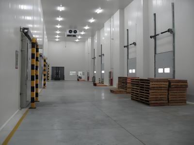 China Customizable Cold Room Refrigeration Equipment with Sliding Door and Energy Saving Polyurethane Insulation for sale